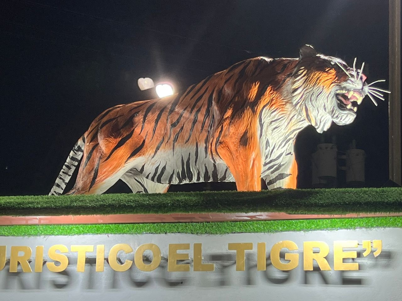 Así es la escultura que sustituyó al "Ñigre" removido hace unos días en ...