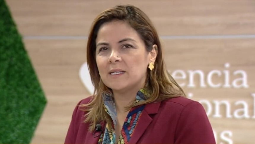 Filtran fotos de ministra de Colombia con afiches de Chávez, se ...