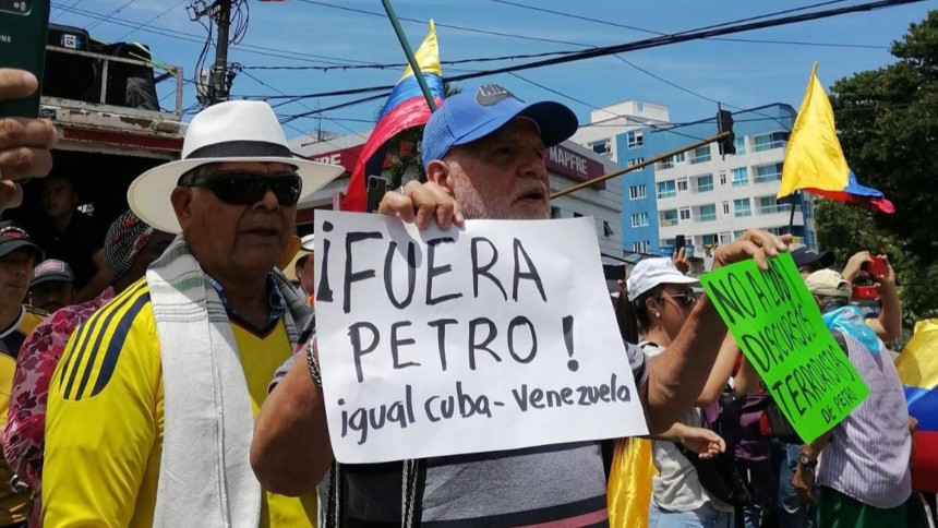 GALERÍA: Ya Petro enfrenta primeras marchas multitudinarias en su ...