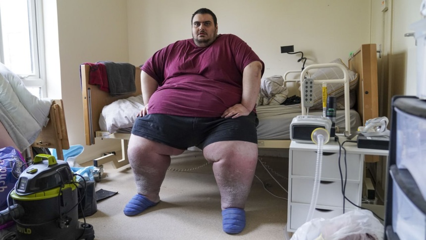 Murió a los 34 años el hombre más gordo de Reino Unido, pesaba más de 300 kilos