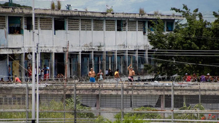 Trasladaron alrededor de 100 detenidos de las protestas a la cárcel de ...