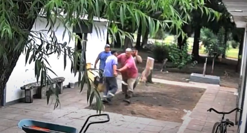 Pelea entre empleados de cementerio terminó con un machetazo